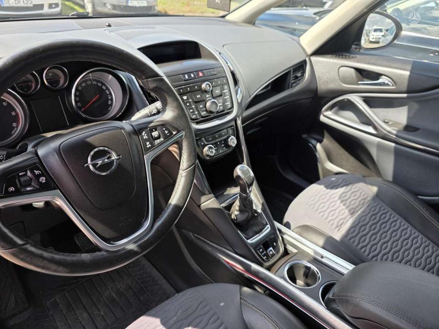 Black Opel Zafira Tourer 2013 in Siauliai, with an engine capacity of 1.96 L and mileage of 261 thousand km for 4500 €, photo 9 on AUTOMOTO.COM.LV