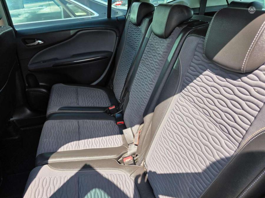 Black Opel Zafira Tourer 2013 in Siauliai, with an engine capacity of 1.96 L and mileage of 261 thousand km for 4500 €, photo 10 on AUTOMOTO.COM.LV