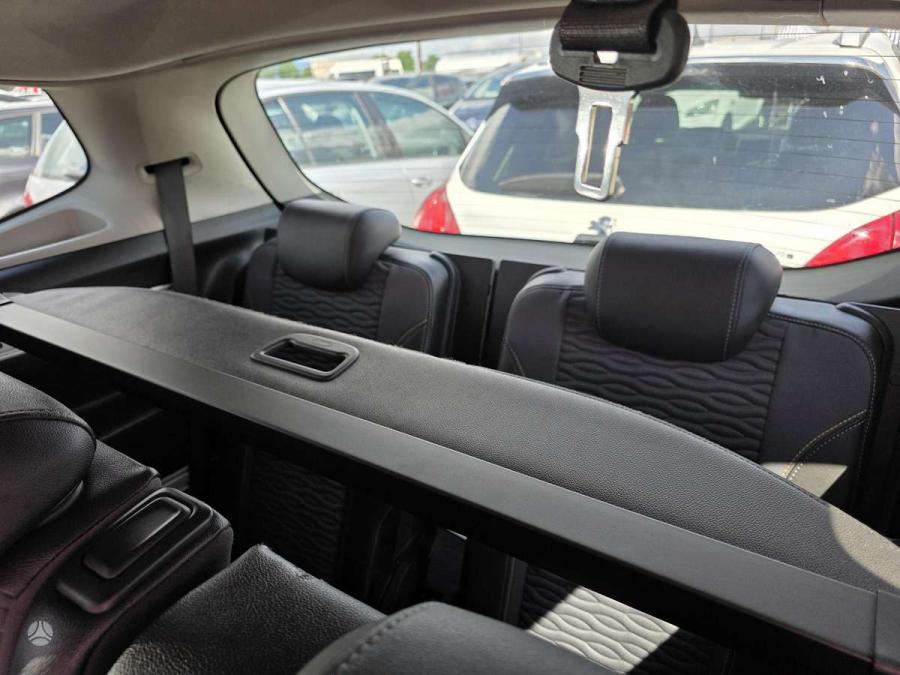 Black Opel Zafira Tourer 2013 in Siauliai, with an engine capacity of 1.96 L and mileage of 261 thousand km for 4500 €, photo 11 on AUTOMOTO.COM.LV