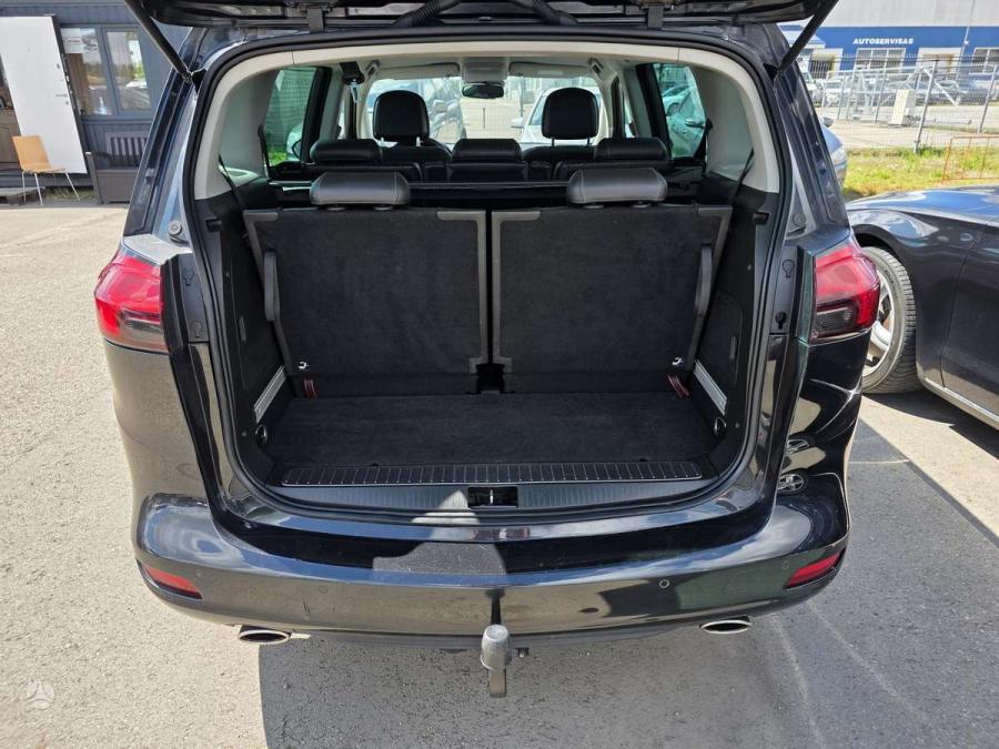 Black Opel Zafira Tourer 2013 in Siauliai, with an engine capacity of 1.96 L and mileage of 261 thousand km for 4500 €, photo 12 on AUTOMOTO.COM.LV