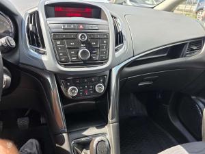 Black Opel Zafira Tourer 2013 in Siauliai, with an engine capacity of 1.96 L and mileage of 261 thousand km for 4500 €, photo 16 on AUTOMOTO.COM.LV