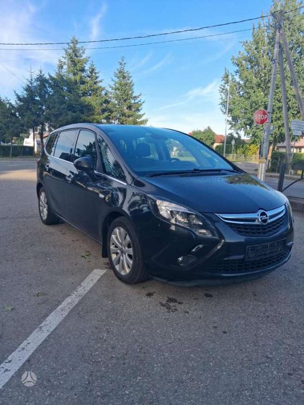 Black Opel Zafira Tourer 2013 in Raseiniai, with an engine capacity of 1.96 L and mileage of 291 thousand km for 3300 €, photo 2 on AUTOMOTO.COM.LV