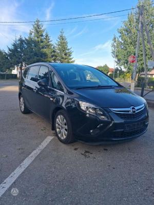 Black Opel Zafira Tourer 2013 in Raseiniai, with an engine capacity of 1.96 L and mileage of 291 thousand km for 3300 €, photo 3 on AUTOMOTO.COM.LV