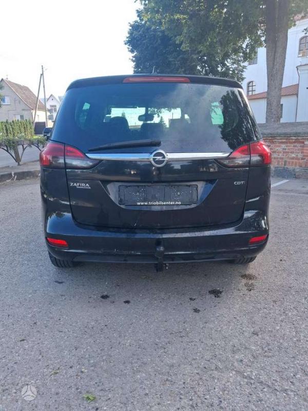 Black Opel Zafira Tourer 2013 in Raseiniai, with an engine capacity of 1.96 L and mileage of 291 thousand km for 3300 €, photo 4 on AUTOMOTO.COM.LV