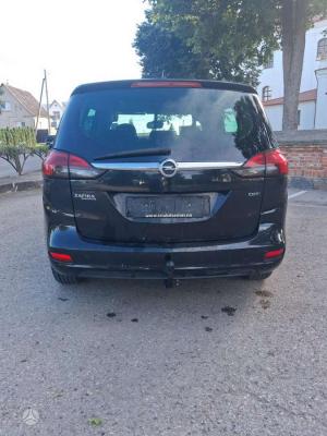 Black Opel Zafira Tourer 2013 in Raseiniai, with an engine capacity of 1.96 L and mileage of 291 thousand km for 3300 €, photo 5 on AUTOMOTO.COM.LV
