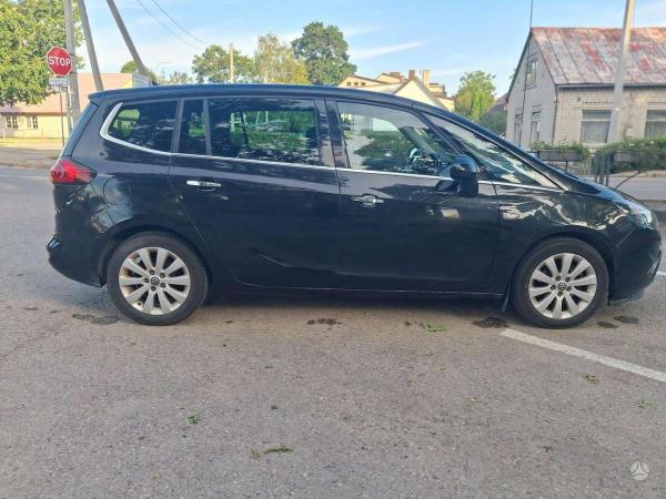 Black Opel Zafira Tourer 2013 in Raseiniai, with an engine capacity of 1.96 L and mileage of 291 thousand km for 3300 €, photo 5 on AUTOMOTO.COM.LV