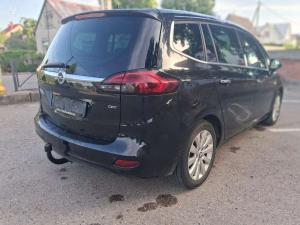 Black Opel Zafira Tourer 2013 in Raseiniai, with an engine capacity of 1.96 L and mileage of 291 thousand km for 3300 €, photo 7 on AUTOMOTO.COM.LV