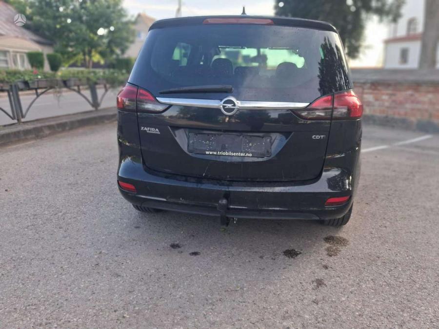 Black Opel Zafira Tourer 2013 in Raseiniai, with an engine capacity of 1.96 L and mileage of 291 thousand km for 3300 €, photo 8 on AUTOMOTO.COM.LV