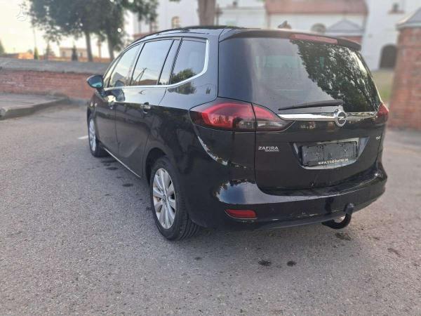 Black Opel Zafira Tourer 2013 in Raseiniai, with an engine capacity of 1.96 L and mileage of 291 thousand km for 3300 €, photo 8 on AUTOMOTO.COM.LV