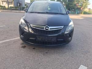 Black Opel Zafira Tourer 2013 in Raseiniai, with an engine capacity of 1.96 L and mileage of 291 thousand km for 3300 €, photo 10 on AUTOMOTO.COM.LV