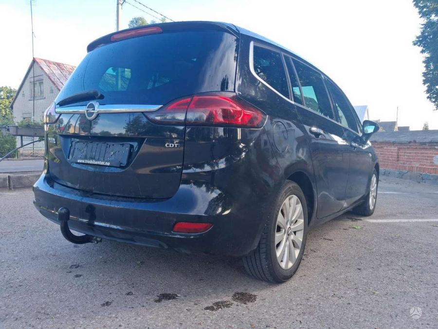 Black Opel Zafira Tourer 2013 in Raseiniai, with an engine capacity of 1.96 L and mileage of 291 thousand km for 3300 €, photo 13 on AUTOMOTO.COM.LV