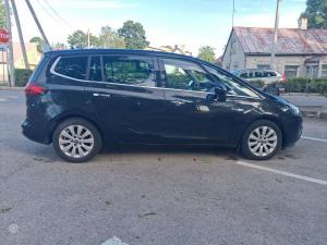 Black Opel Zafira Tourer 2013 in Raseiniai, with an engine capacity of 1.96 L and mileage of 291 thousand km for 3300 €, photo 14 on AUTOMOTO.COM.LV