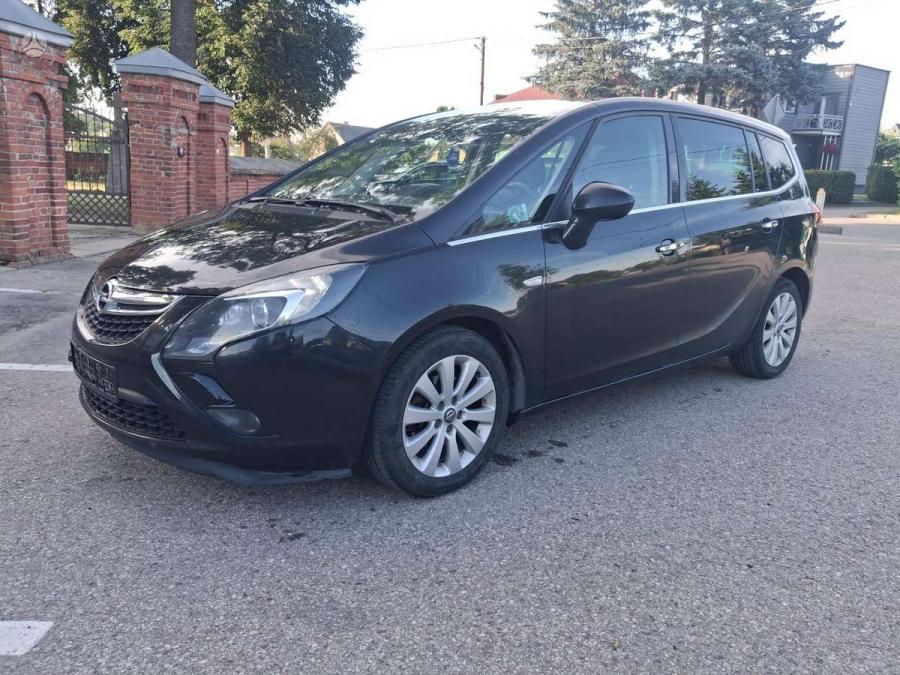 Black Opel Zafira Tourer 2013 in Raseiniai, with an engine capacity of 1.96 L and mileage of 291 thousand km for 3300 €, photo 15 on AUTOMOTO.COM.LV