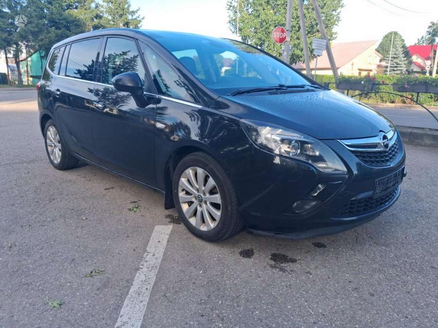 Black Opel Zafira Tourer 2013 in Raseiniai, with an engine capacity of 1.96 L and mileage of 291 thousand km for 3300 €, photo 16 on AUTOMOTO.COM.LV