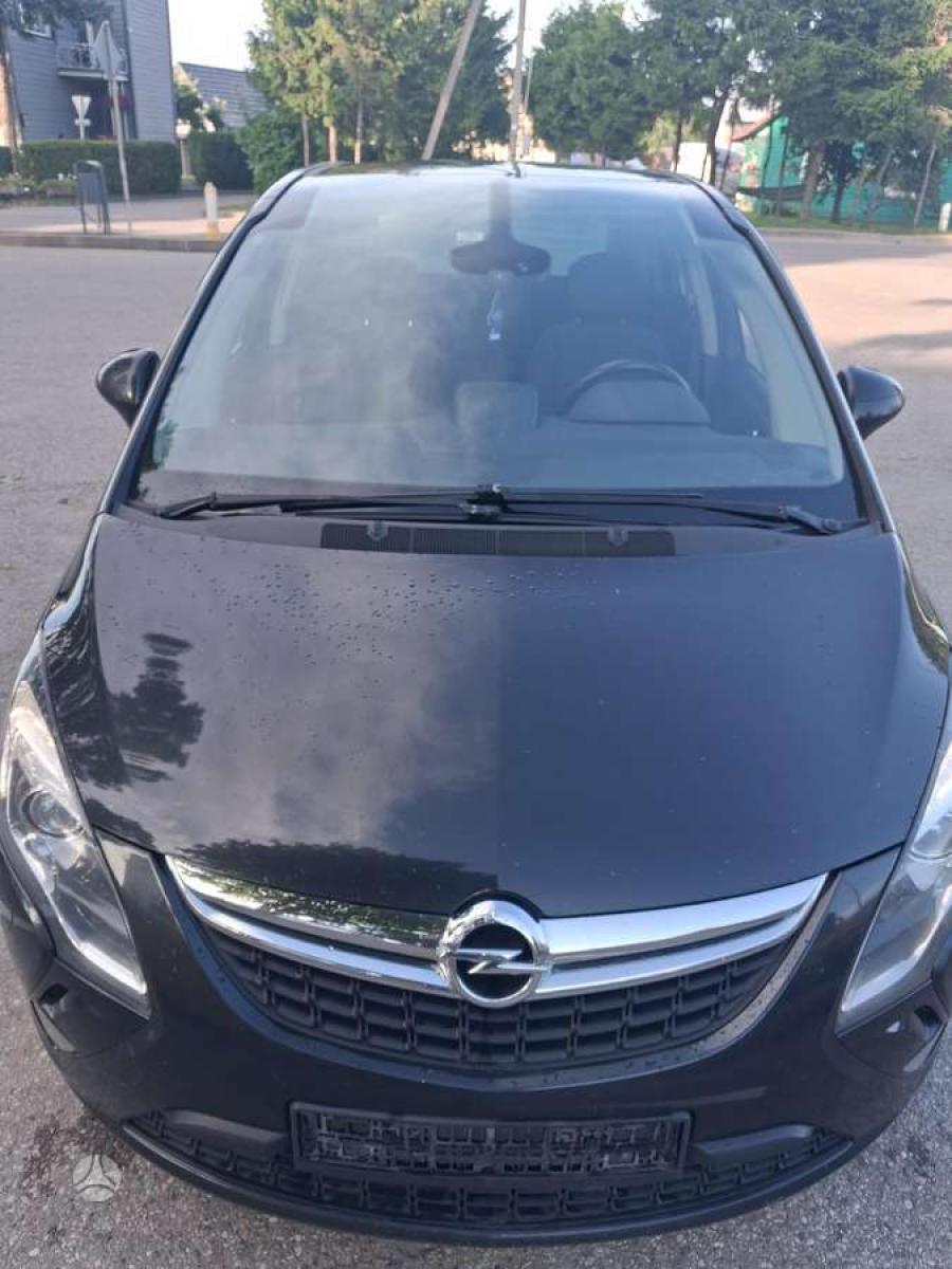 Black Opel Zafira Tourer 2013 in Raseiniai, with an engine capacity of 1.96 L and mileage of 291 thousand km for 3300 €, photo 18 on AUTOMOTO.COM.LV