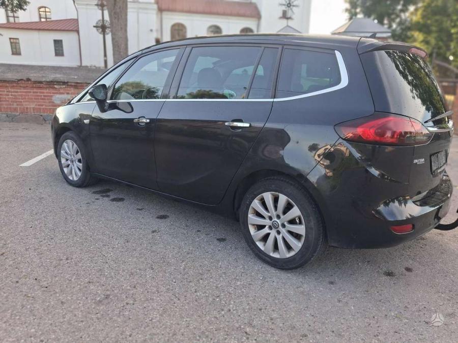 Black Opel Zafira Tourer 2013 in Raseiniai, with an engine capacity of 1.96 L and mileage of 291 thousand km for 3300 €, photo 22 on AUTOMOTO.COM.LV