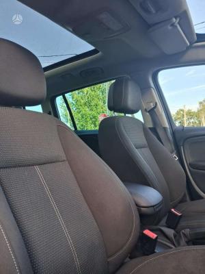 Black Opel Zafira Tourer 2013 in Raseiniai, with an engine capacity of 1.96 L and mileage of 291 thousand km for 3300 €, photo 26 on AUTOMOTO.COM.LV