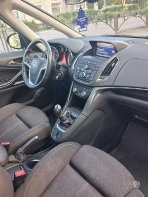 Black Opel Zafira Tourer 2013 in Raseiniai, with an engine capacity of 1.96 L and mileage of 291 thousand km for 3300 €, photo 28 on AUTOMOTO.COM.LV