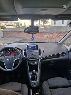 Black Opel Zafira Tourer 2013 in Raseiniai, with an engine capacity of 1.96 L and mileage of 291 thousand km for 3300 €, photo 33 on AUTOMOTO.COM.LV