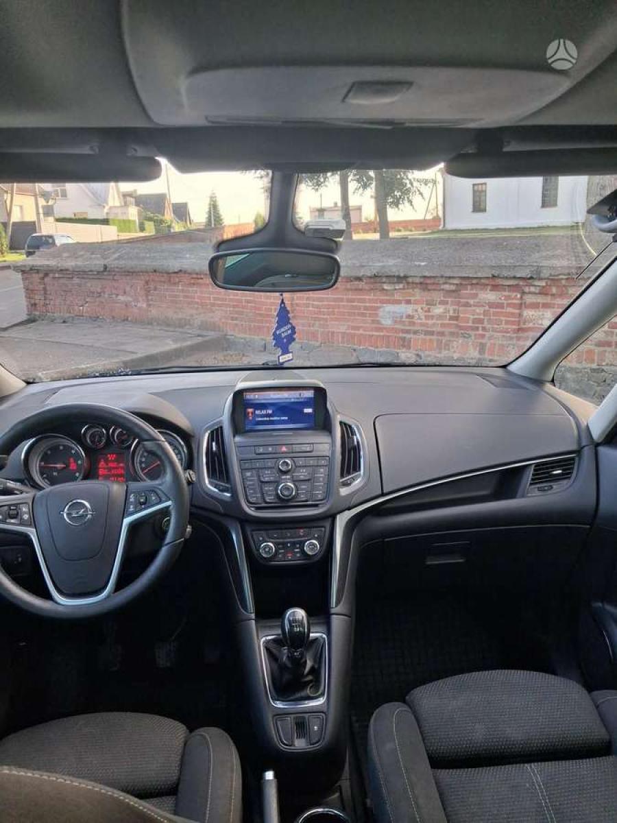 Black Opel Zafira Tourer 2013 in Raseiniai, with an engine capacity of 1.96 L and mileage of 291 thousand km for 3300 €, photo 33 on AUTOMOTO.COM.LV