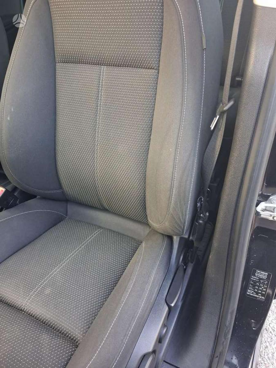 Black Opel Zafira Tourer 2013 in Raseiniai, with an engine capacity of 1.96 L and mileage of 291 thousand km for 3300 €, photo 36 on AUTOMOTO.COM.LV