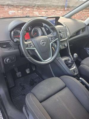 Black Opel Zafira Tourer 2013 in Raseiniai, with an engine capacity of 1.96 L and mileage of 291 thousand km for 3300 €, photo 37 on AUTOMOTO.COM.LV