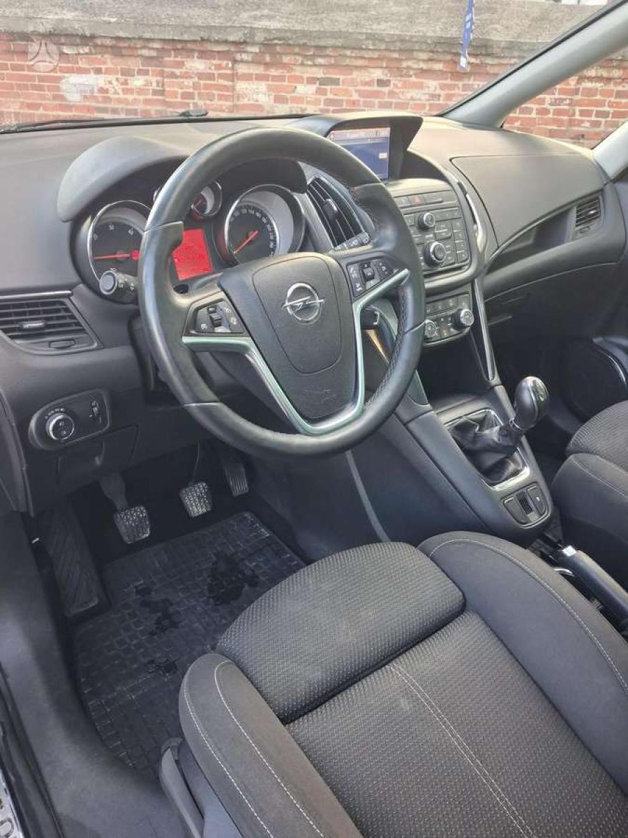 Black Opel Zafira Tourer 2013 in Raseiniai, with an engine capacity of 1.96 L and mileage of 291 thousand km for 3300 €, photo 37 on AUTOMOTO.COM.LV