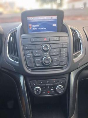 Black Opel Zafira Tourer 2013 in Raseiniai, with an engine capacity of 1.96 L and mileage of 291 thousand km for 3300 €, photo 38 on AUTOMOTO.COM.LV