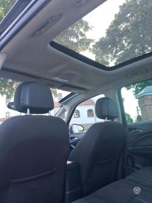 Black Opel Zafira Tourer 2013 in Raseiniai, with an engine capacity of 1.96 L and mileage of 291 thousand km for 3300 €, photo 39 on AUTOMOTO.COM.LV