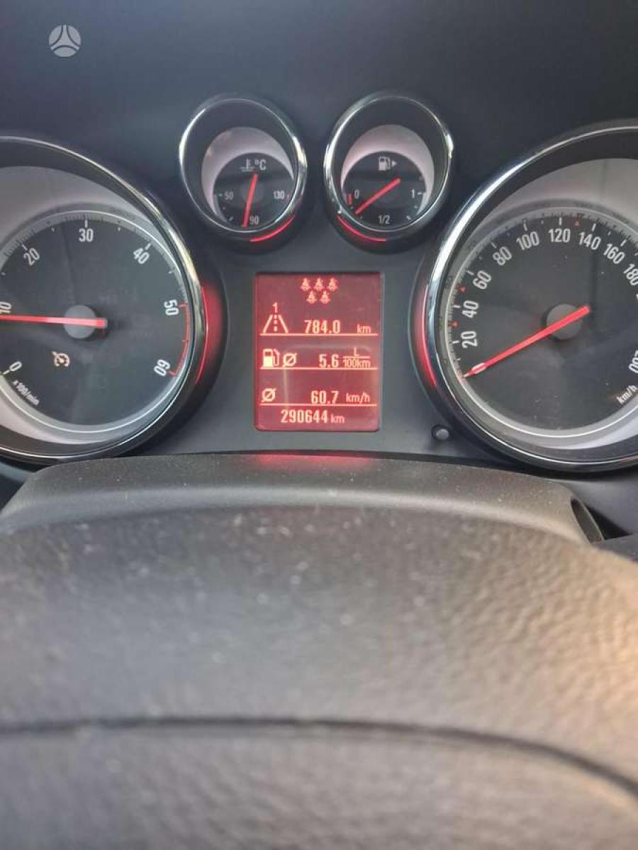 Black Opel Zafira Tourer 2013 in Raseiniai, with an engine capacity of 1.96 L and mileage of 291 thousand km for 3300 €, photo 41 on AUTOMOTO.COM.LV