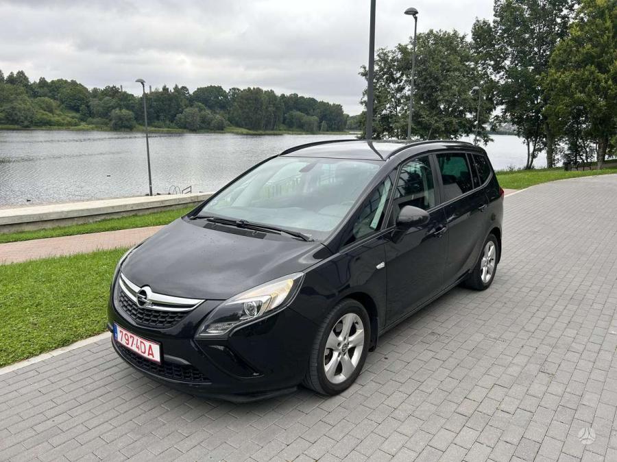 Черный Опель Zafira Tourer 2013 в Плунге, объемом двигателя 1.36 л и пробегом 195 тыс. км за 4550 €, фото 1 на AUTOMOTO.COM.LV