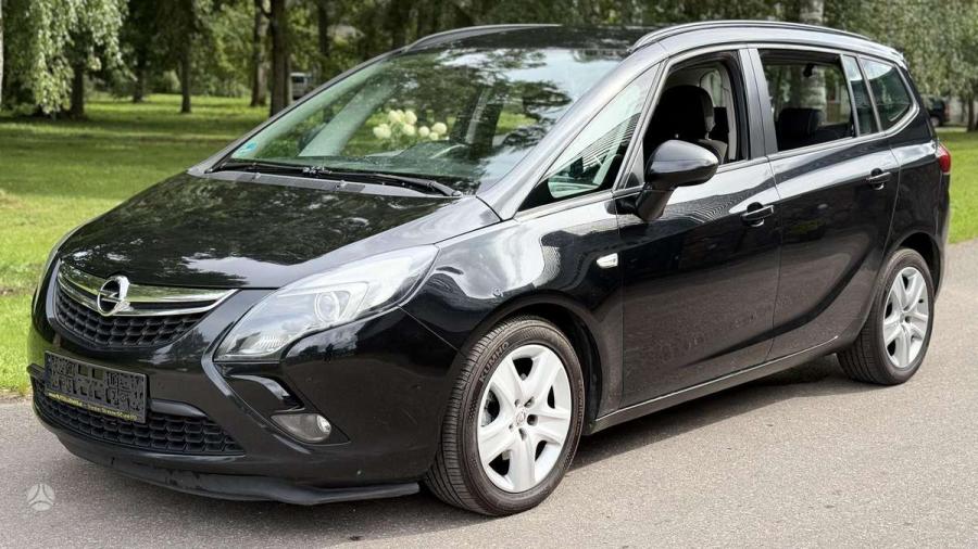 Black Opel Zafira Tourer 2013 in Panevezys, with an engine capacity of 1.96 L and mileage of 260 thousand km for 4000 €, photo 1 on AUTOMOTO.COM.LV
