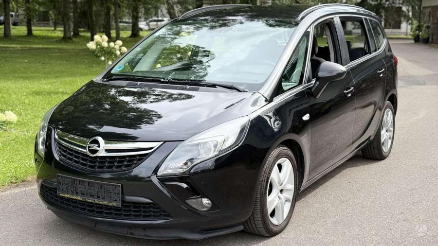 Black Opel Zafira Tourer 2013 in Panevezys, with an engine capacity of 1.96 L and mileage of 260 thousand km for 4000 €, photo 3 on AUTOMOTO.COM.LV