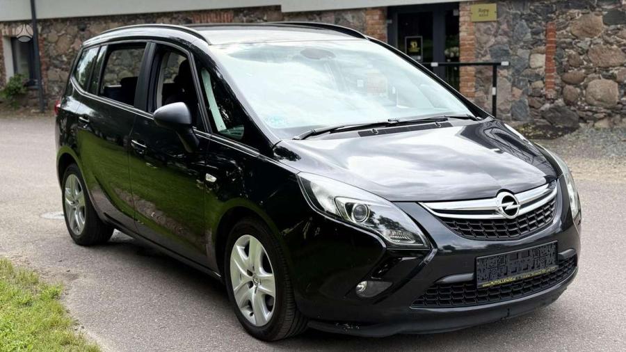 Black Opel Zafira Tourer 2013 in Panevezys, with an engine capacity of 1.96 L and mileage of 260 thousand km for 4000 €, photo 5 on AUTOMOTO.COM.LV