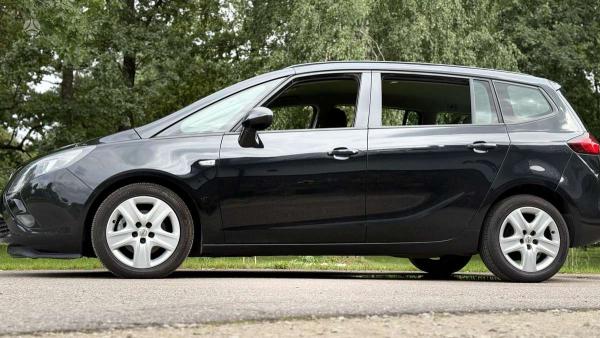 Black Opel Zafira Tourer 2013 in Panevezys, with an engine capacity of 1.96 L and mileage of 260 thousand km for 4000 €, photo 6 on AUTOMOTO.COM.LV