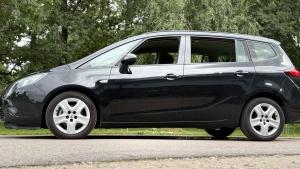 Black Opel Zafira Tourer 2013 in Panevezys, with an engine capacity of 1.96 L and mileage of 260 thousand km for 4000 €, photo 7 on AUTOMOTO.COM.LV