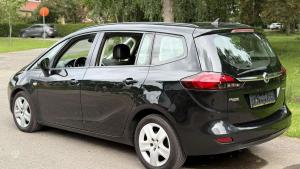 Black Opel Zafira Tourer 2013 in Panevezys, with an engine capacity of 1.96 L and mileage of 260 thousand km for 4000 €, photo 8 on AUTOMOTO.COM.LV