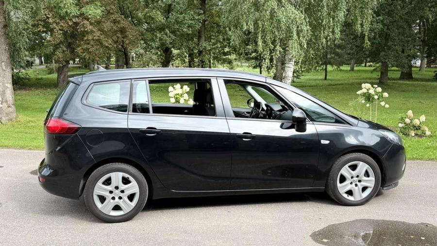 Black Opel Zafira Tourer 2013 in Panevezys, with an engine capacity of 1.96 L and mileage of 260 thousand km for 4000 €, photo 11 on AUTOMOTO.COM.LV