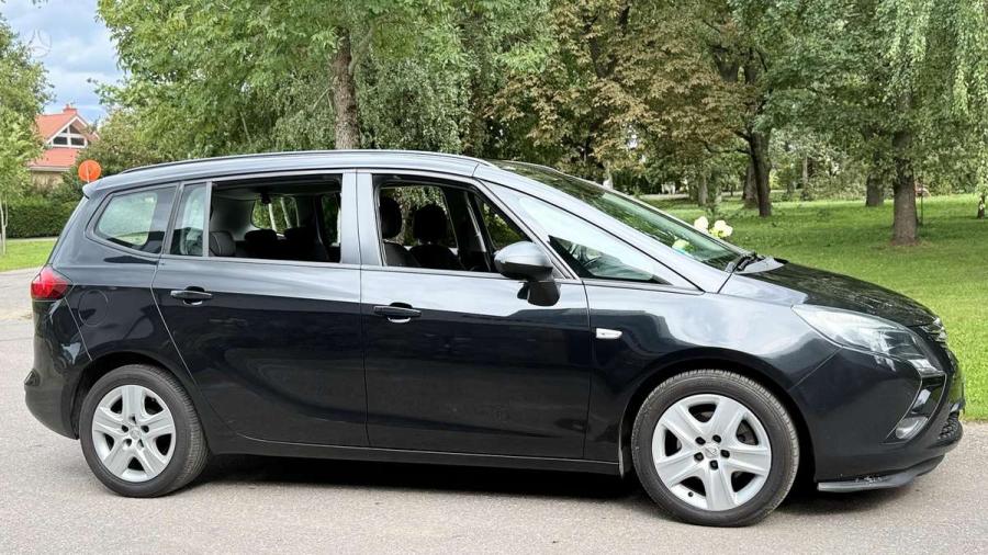 Black Opel Zafira Tourer 2013 in Panevezys, with an engine capacity of 1.96 L and mileage of 260 thousand km for 4000 €, photo 12 on AUTOMOTO.COM.LV