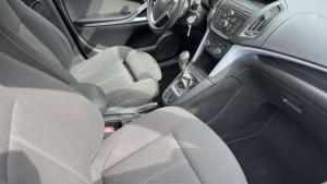 Black Opel Zafira Tourer 2013 in Panevezys, with an engine capacity of 1.96 L and mileage of 260 thousand km for 4000 €, photo 15 on AUTOMOTO.COM.LV