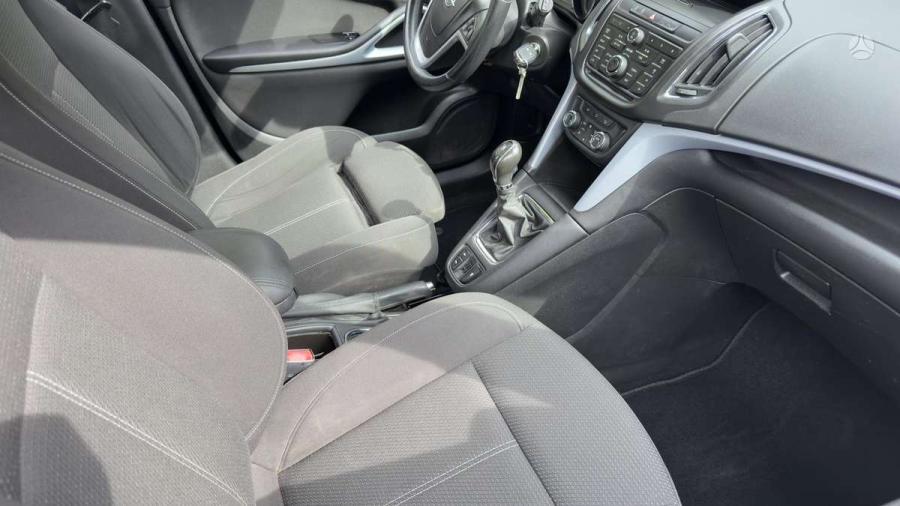 Black Opel Zafira Tourer 2013 in Panevezys, with an engine capacity of 1.96 L and mileage of 260 thousand km for 4000 €, photo 15 on AUTOMOTO.COM.LV