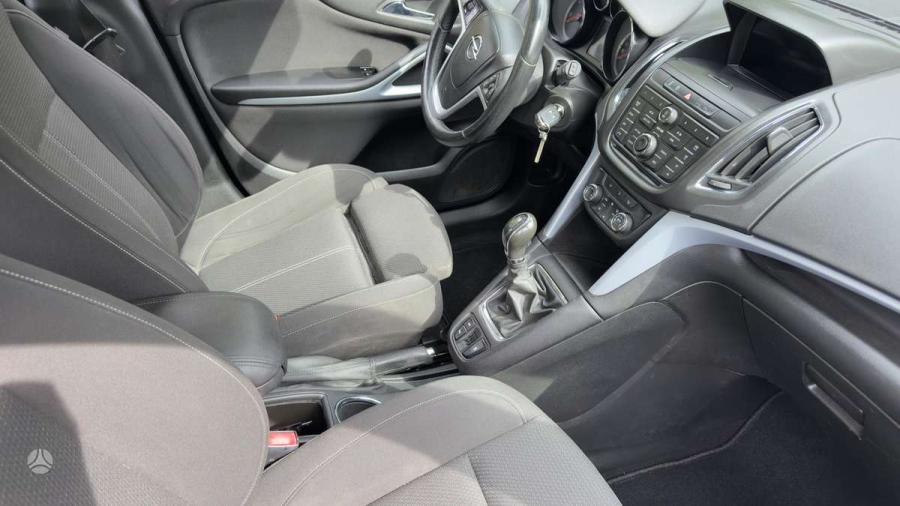 Black Opel Zafira Tourer 2013 in Panevezys, with an engine capacity of 1.96 L and mileage of 260 thousand km for 4000 €, photo 16 on AUTOMOTO.COM.LV