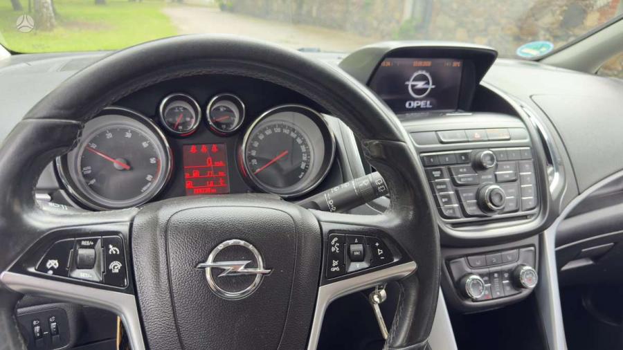 Black Opel Zafira Tourer 2013 in Panevezys, with an engine capacity of 1.96 L and mileage of 260 thousand km for 4000 €, photo 20 on AUTOMOTO.COM.LV