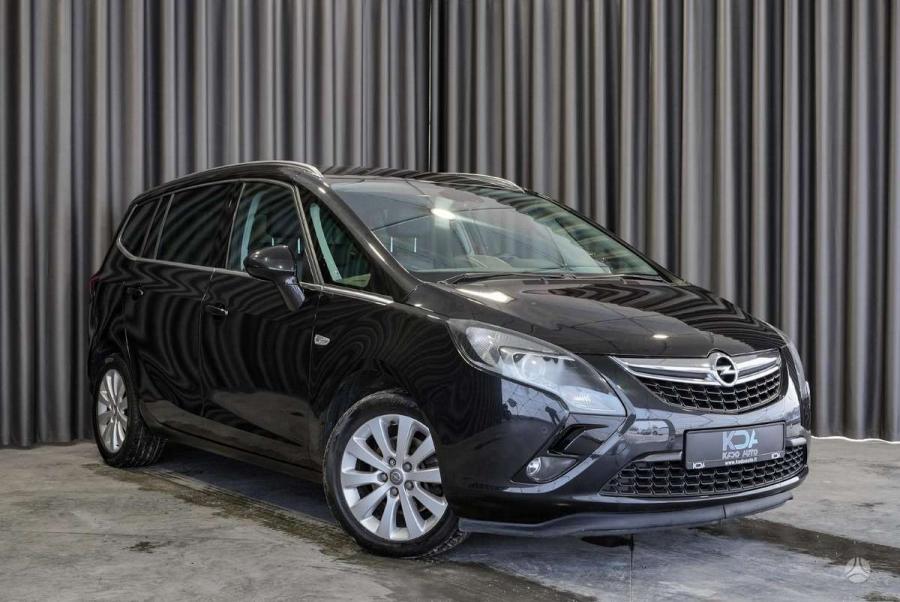 Black Opel Zafira Tourer 2014 in Marijampole, with an engine capacity of 1.96 L and mileage of 250 thousand km for 5450 €, photo 1 on AUTOMOTO.COM.LV