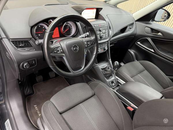 Black Opel Zafira Tourer 2014 in Marijampole, with an engine capacity of 1.96 L and mileage of 232 thousand km for 5650 €, photo 3 on AUTOMOTO.COM.LV