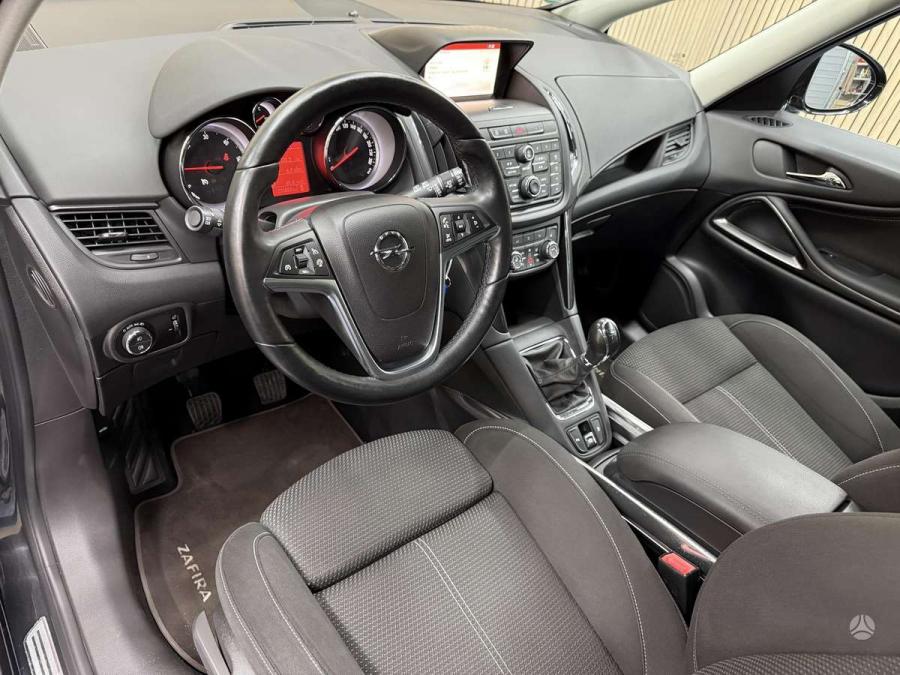 Black Opel Zafira Tourer 2014 in Marijampole, with an engine capacity of 1.96 L and mileage of 232 thousand km for 5650 €, photo 3 on AUTOMOTO.COM.LV