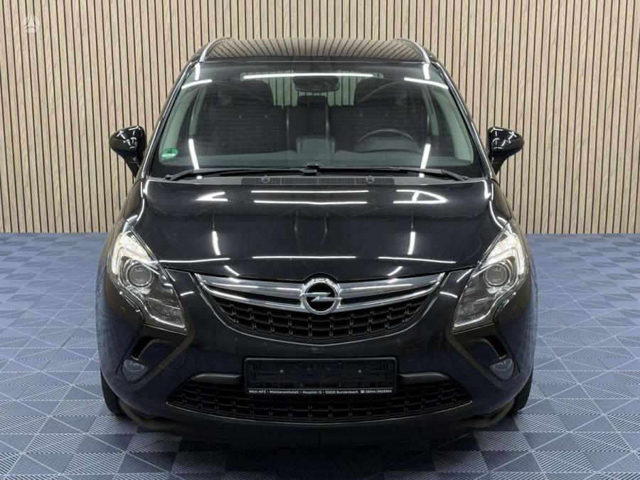Black Opel Zafira Tourer 2014 in Marijampole, with an engine capacity of 1.96 L and mileage of 232 thousand km for 5650 €, photo 4 on AUTOMOTO.COM.LV