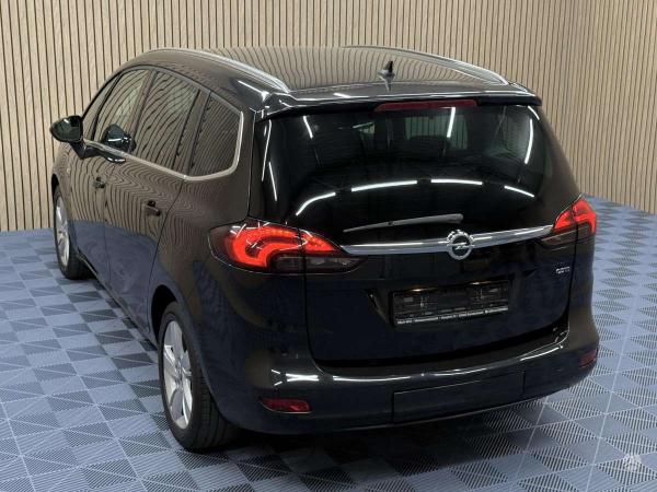 Black Opel Zafira Tourer 2014 in Marijampole, with an engine capacity of 1.96 L and mileage of 232 thousand km for 5650 €, photo 11 on AUTOMOTO.COM.LV