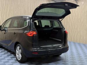 Black Opel Zafira Tourer 2014 in Marijampole, with an engine capacity of 1.96 L and mileage of 232 thousand km for 5650 €, photo 13 on AUTOMOTO.COM.LV
