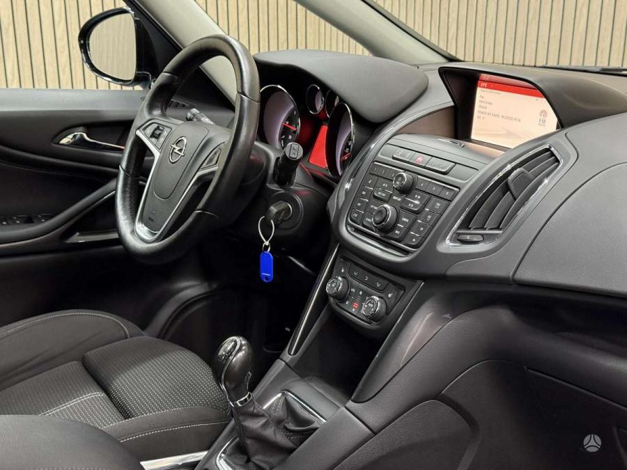 Black Opel Zafira Tourer 2014 in Marijampole, with an engine capacity of 1.96 L and mileage of 232 thousand km for 5650 €, photo 19 on AUTOMOTO.COM.LV